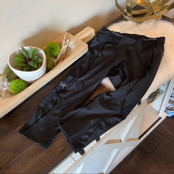 Arc'teryx | Pants & Jumpsuits | Archeryx Womens Cropped Workout ...
